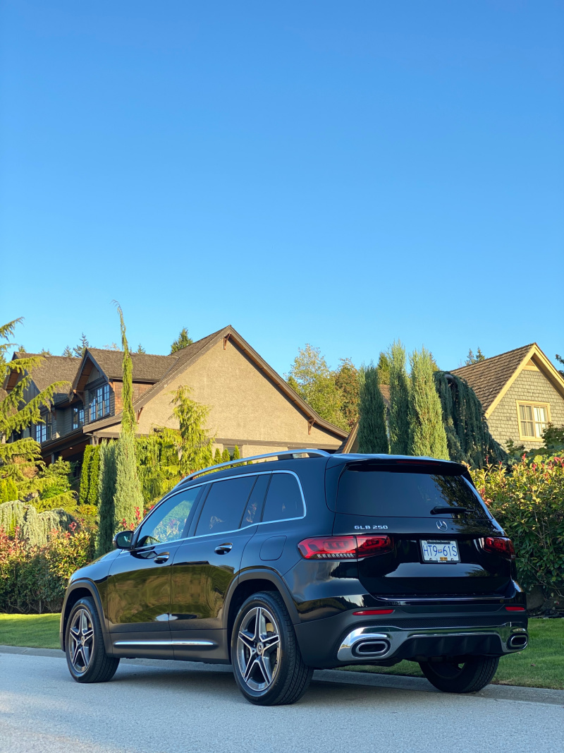 Mercedes-Benz GLB 250 - Modern Mama